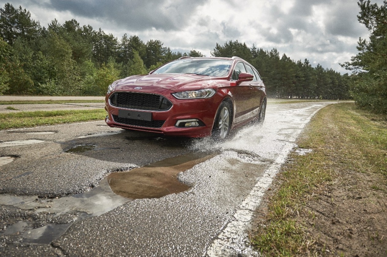 Ford Developing a Warning System to Reduce Pothole Damages in Cars