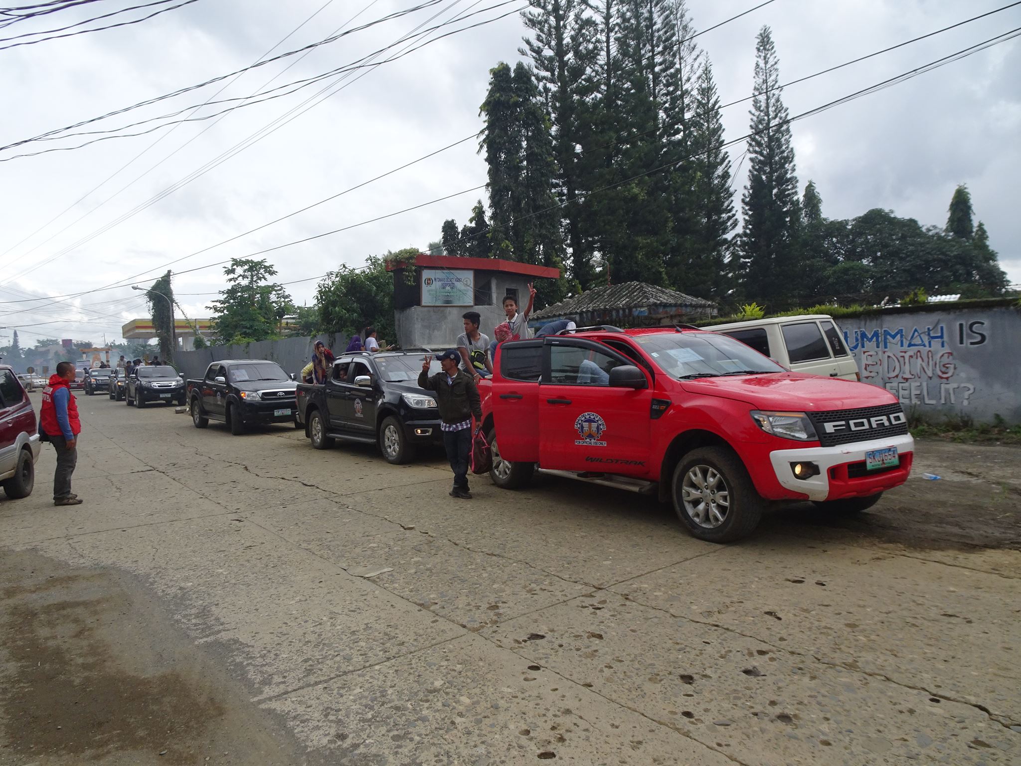 DPWH Deploys Service Vehicles for Returning Marawi Residents