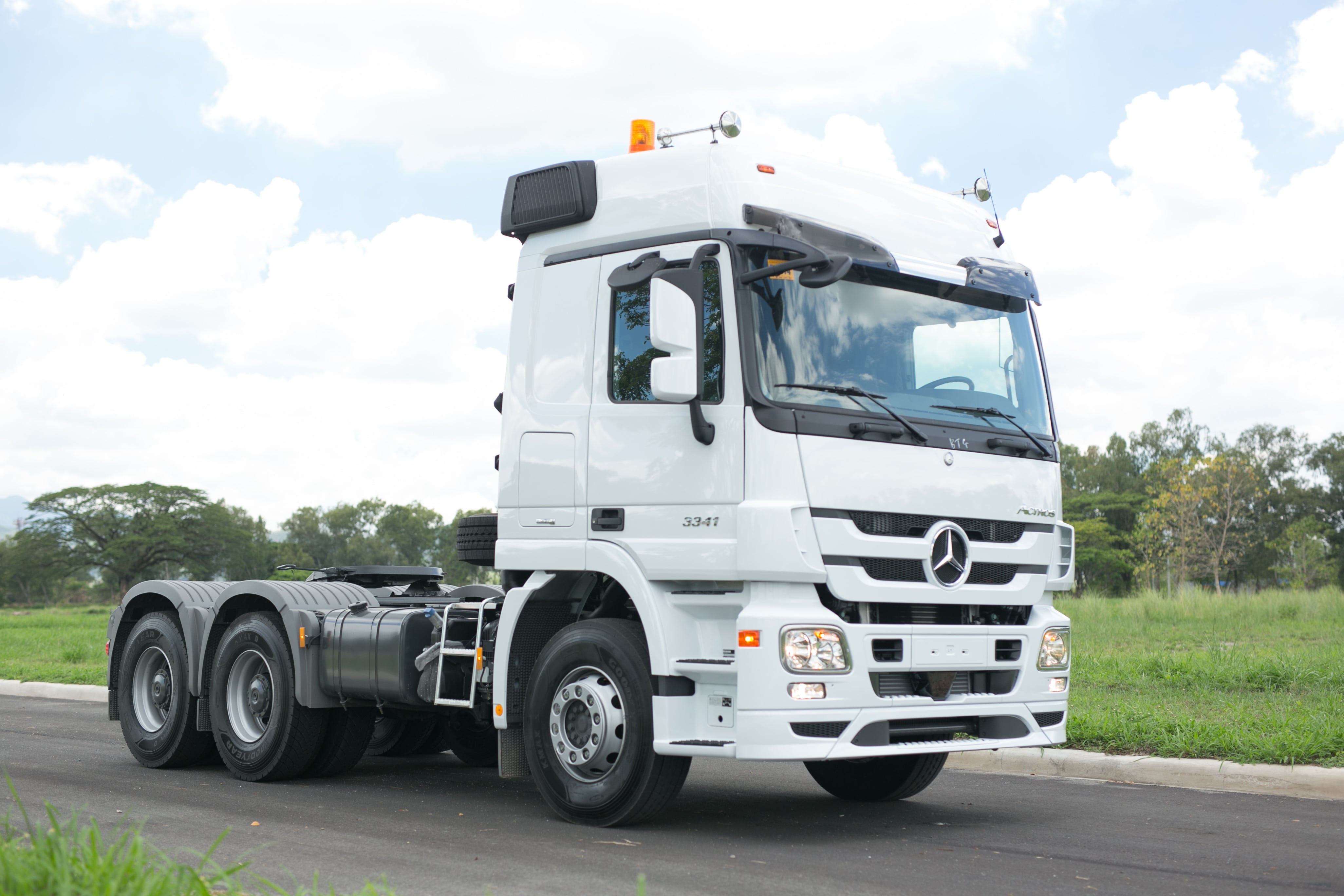 World’s Safest Truck Mercedes-Benz Actros Made Safer with Active Brake ...