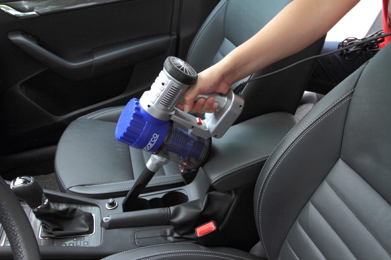 AFTERMARKET: Keep Your Car Interior Clean with Sparco Vacuum