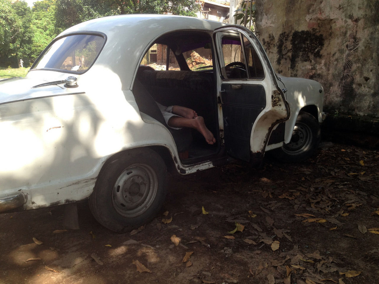 Man Gets Carnapped while Sleeping Inside His Vehicle
