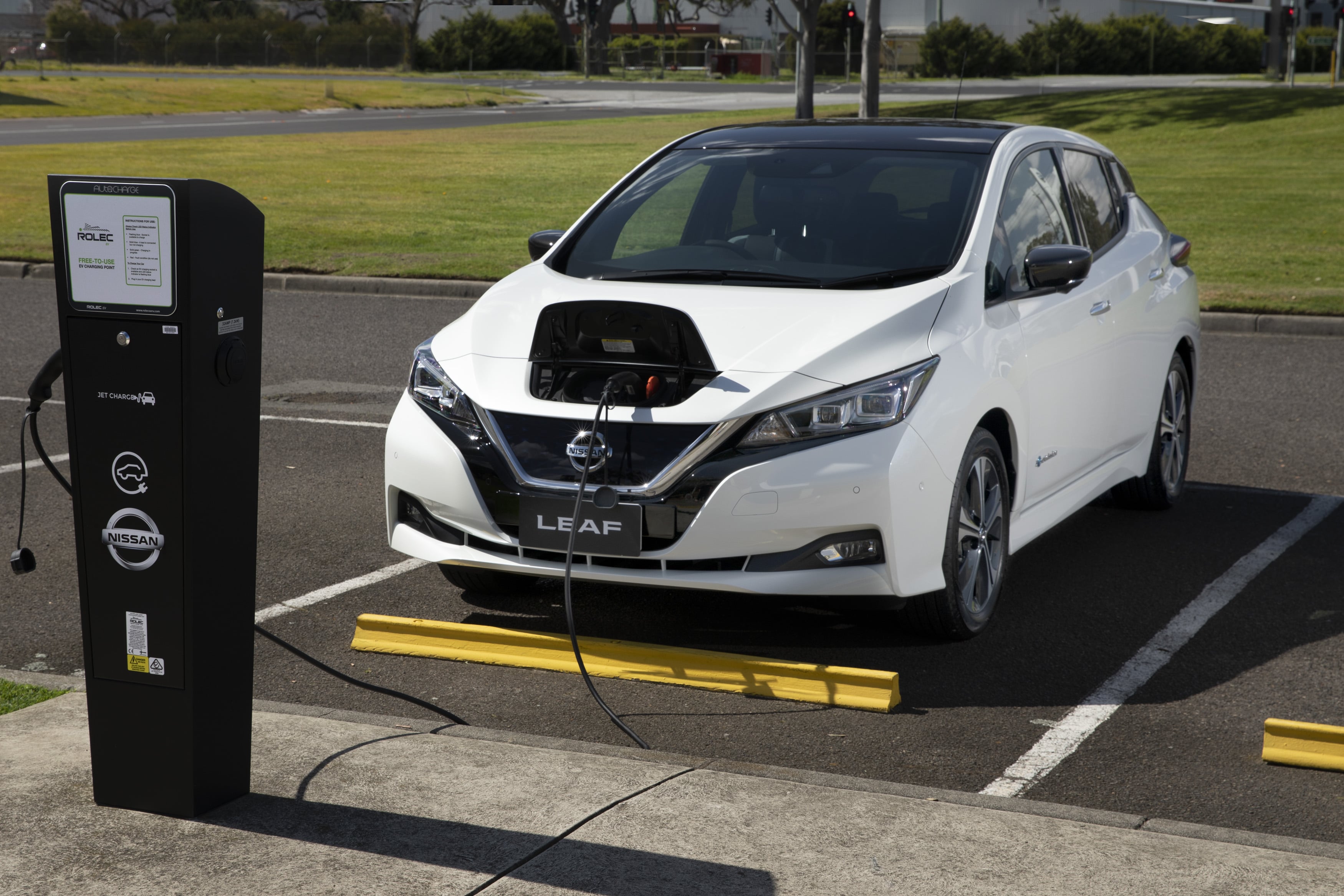 Nissan Pioneers First-Ever Digital EV Education Series