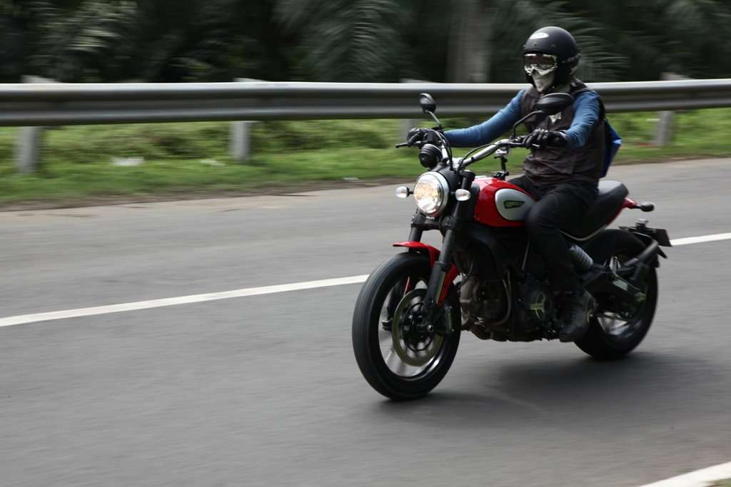 Test Ride: Ducati Scrambler 800 Icon Red, Kecil Tapi Beringas!