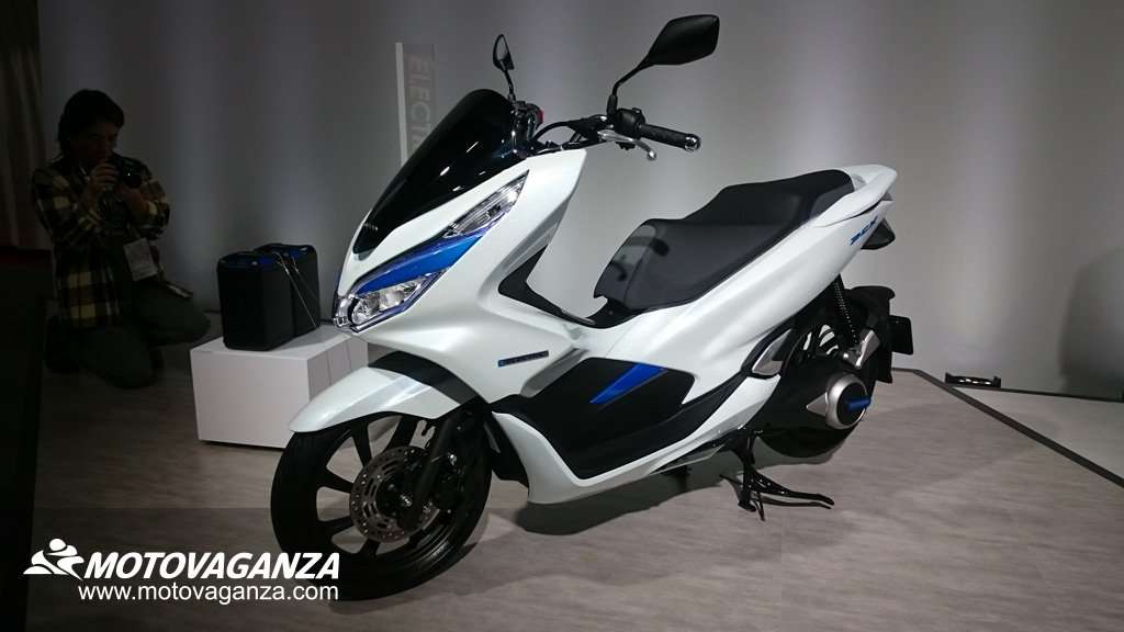 Honda Pamer PCX Hybrid, Pertama di Dunia