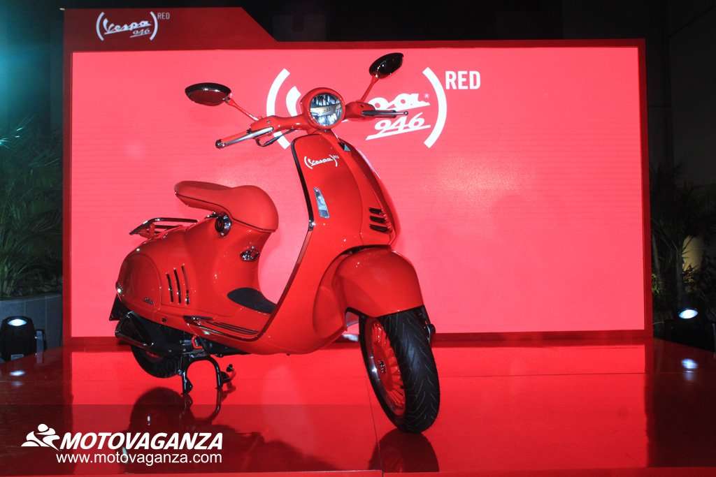 Vespa 946 (RED) Lebih Mahal dari Xpander dan Avanza, Apa Hebatnya?