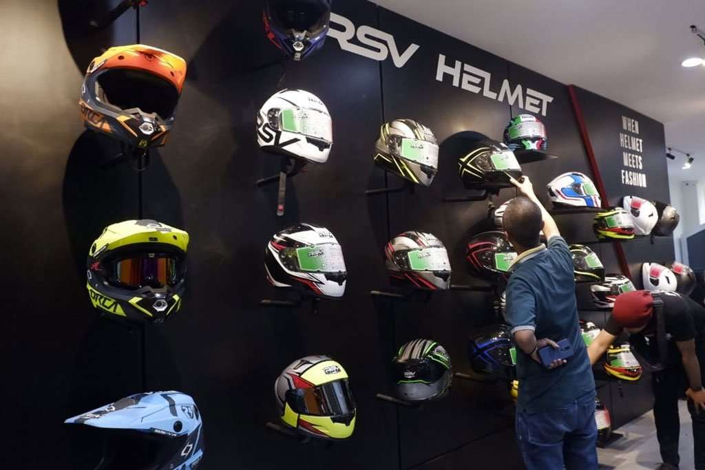 Mudik Pakai Helm Baru? RSV Beri Diskon Sampai 50%