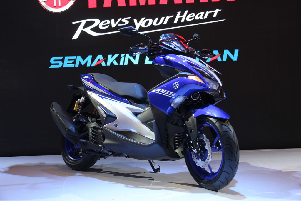 Cek Promo Ini, Beli Yamaha Aerox 155 Bawa Pulang Helm Arai RX-7X