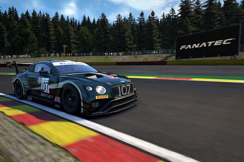 Bentley Races in Virtual Reality with Four Continental GT3s