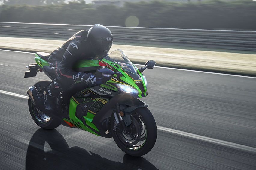 Telisik Modifikasi Kawasaki Ninja ZX-10R Juara Drag Race Nasional | Oto
