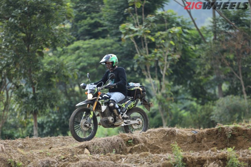 Kenali Empat Varian Kawasaki KLX150 | Oto