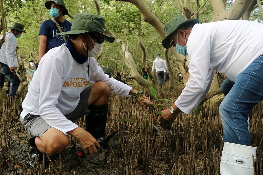 Toyota leads cleaning and greening efforts in Lian, Batangas