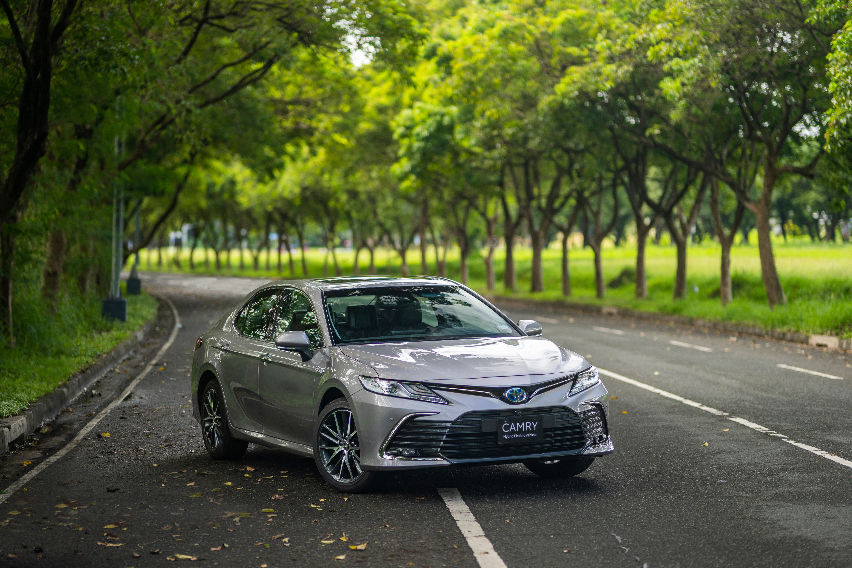 First drive: King Camry now comes in hybrid only | Zigwheels