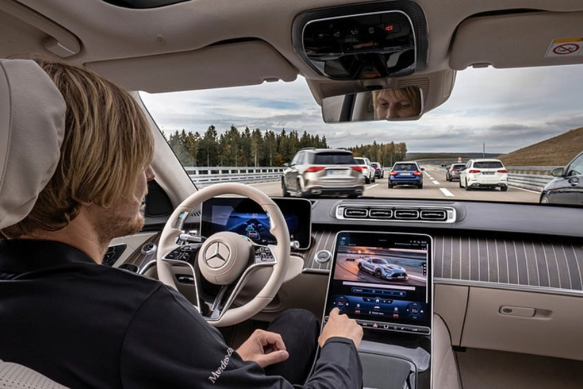 Mercedes-Benz becomes first car brand to get L3 autonomous driving approval