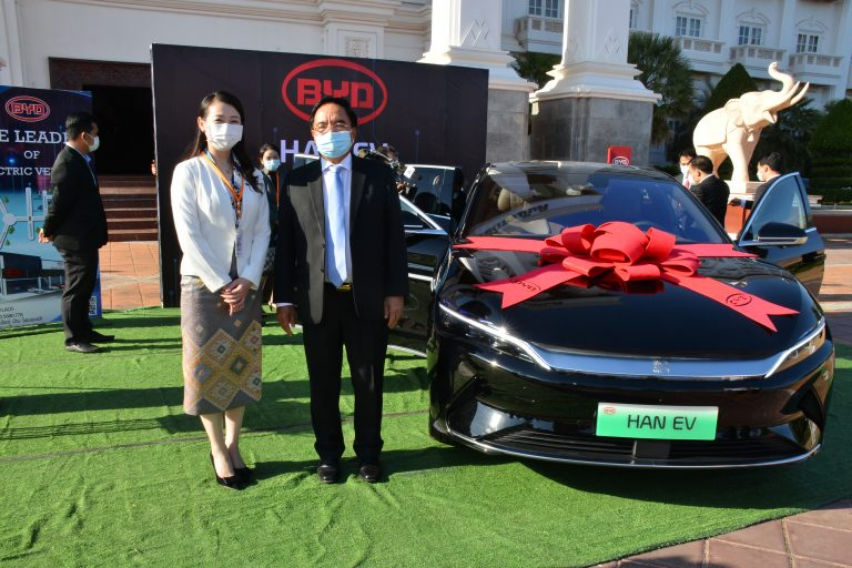 BYD delivers 1st Han EV to Laos PM