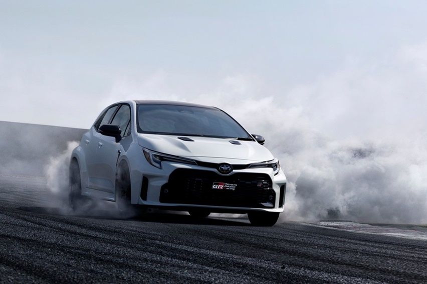 Modifikasi Toyota GR Yaris Rocket Bunny, Sayap Super Lebar