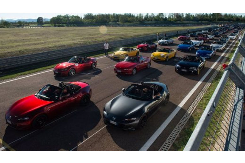 Italian MX-5 Rally sets latest world record for largest Mazda parade