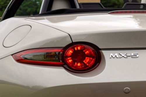 Italian MX-5 Rally breaks Guinness Records title for largest Mazda ...