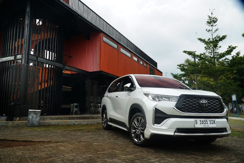 Toyota Kijang Innova Zenix 2024 Harga, Review, Spesifikasi & Promo ...