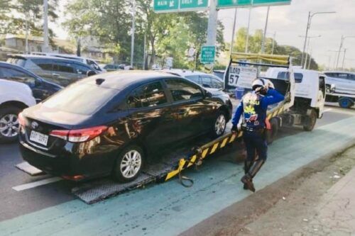 Toyota Hiace LXV: Features explained | Zigwheels