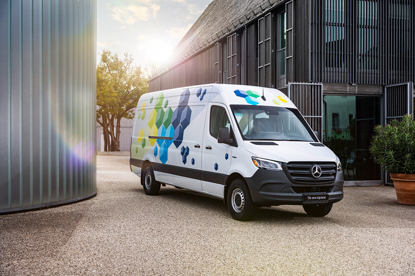 Mercedes-Benz unboxes more versatile eSprinter
