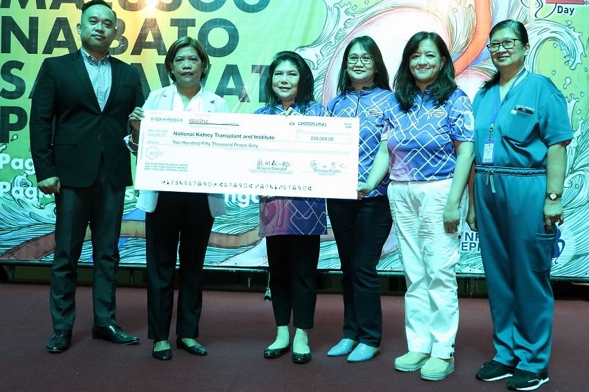 Isuzu PH hands over cash donation to NKTI