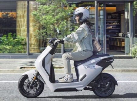 Honda Pasok EM1 e: dan BENLY e:I untuk Yamaha