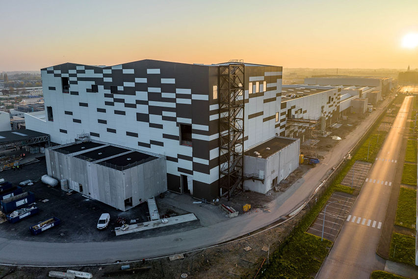 Stellantis opens 1st battery gigafactory