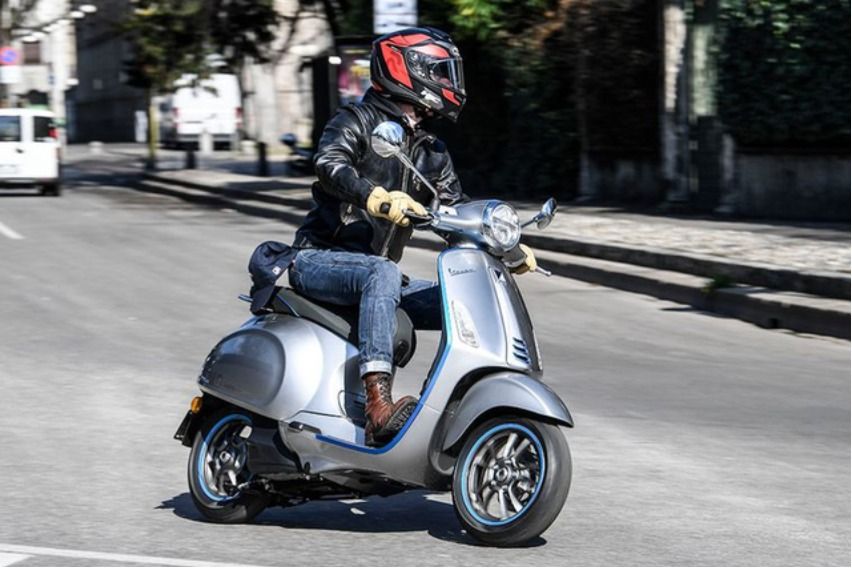 Harga Vespa Awal 2024 dengan Spek dan Pilihan Warnanya