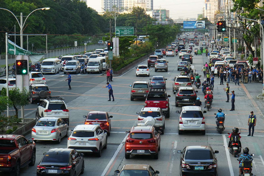 MMDA eyes to ease traffic flow in Katipunan Avenue
