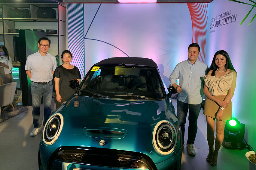 Here are the Mini Convertible Seaside Edition's notable features