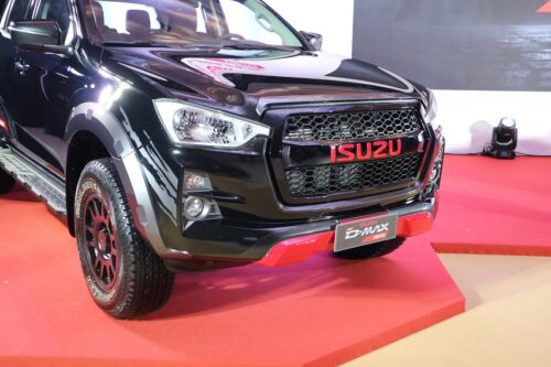 Mitsubishi L300 finally found its match with Isuzu Travis