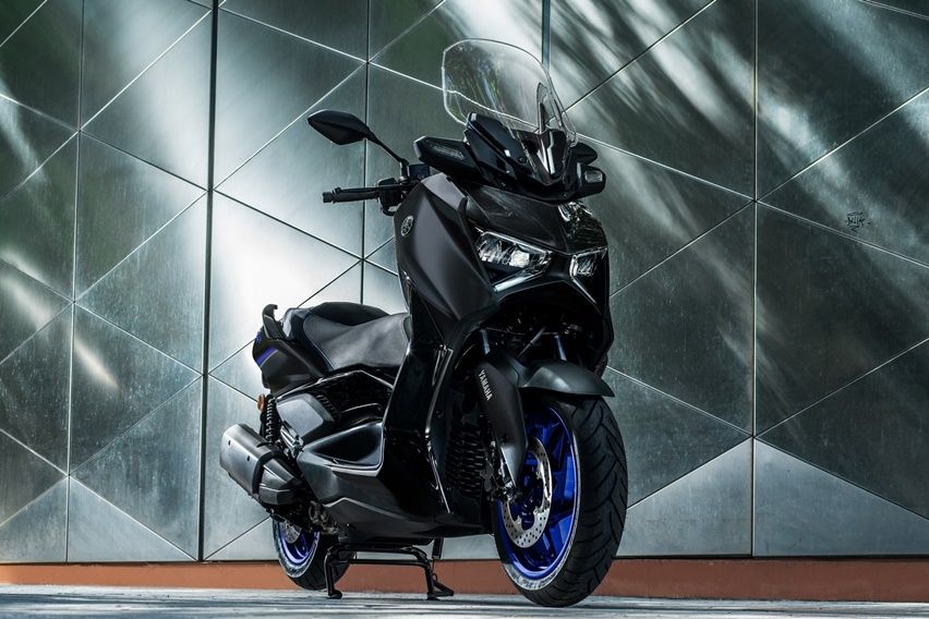 Warna Premium Black di Yamaha XMax Connected Kembali Lagi
