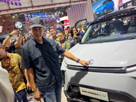 Spesifikasi Vellfire HEV, Denza D9 dan Maxus 9 yang Dipajang di IIMS 2024